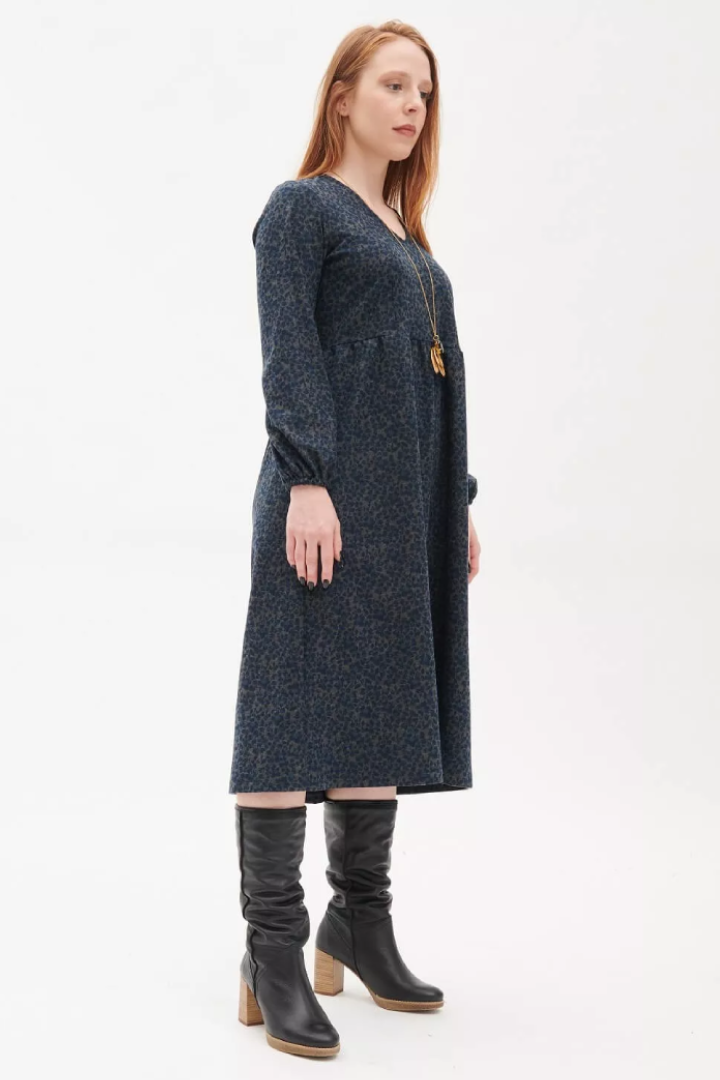 Mayan dress. Gray Blue Flowers Background. - Thokmandee